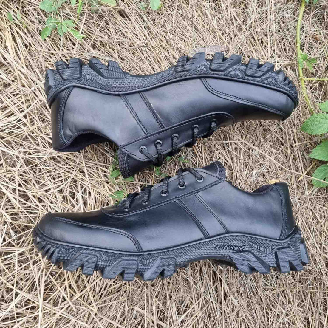 Urban-type tactical sneakers